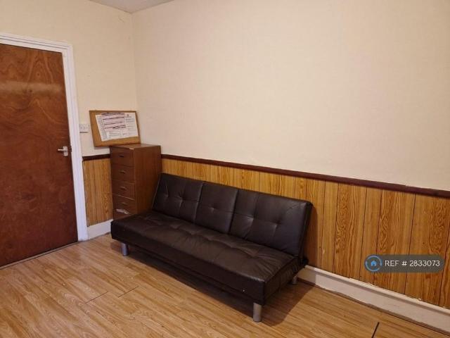 1 bedroom in a house share to rent