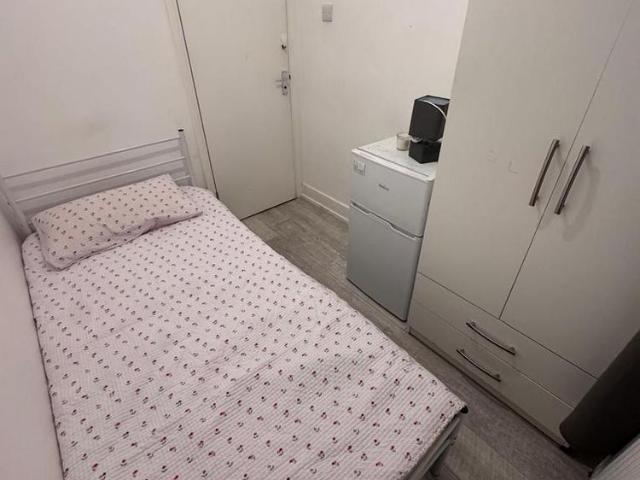 1 bedroom in a house share to rent