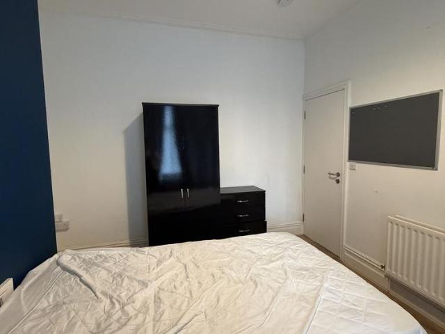 1 bedroom in a house share to rent