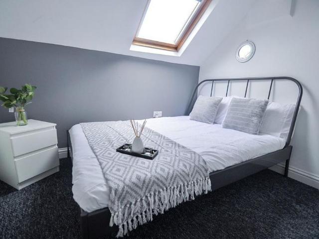 1 bedroom in a house share to rent