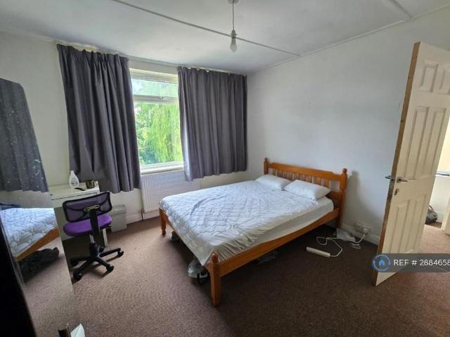 1 bedroom in a house share to rent