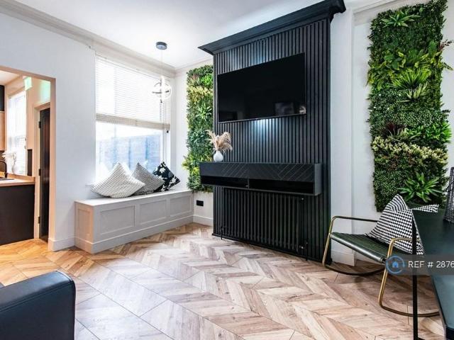 1 bedroom in a house share to rent