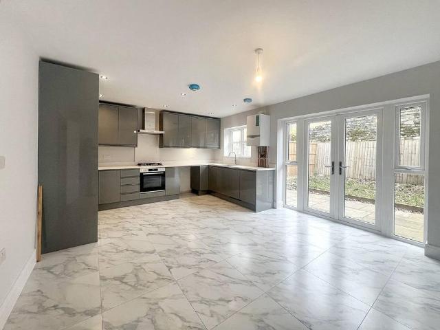 1 bedroom in a house share to rent