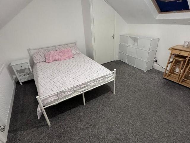 1 bedroom in a house share to rent