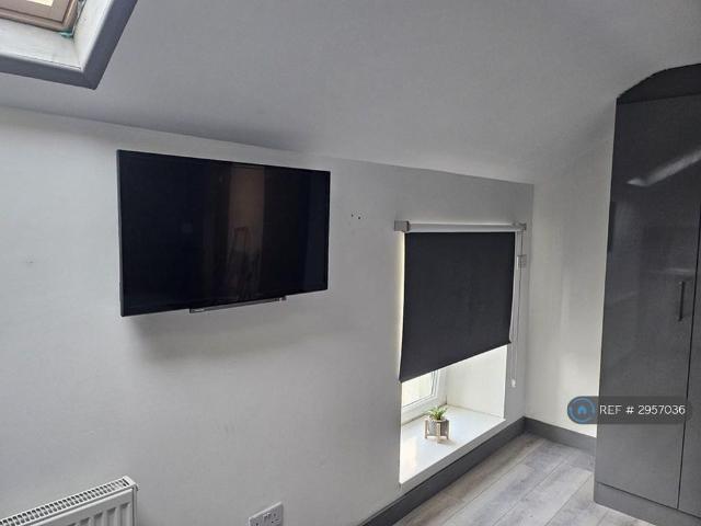 1 bedroom in a house share to rent