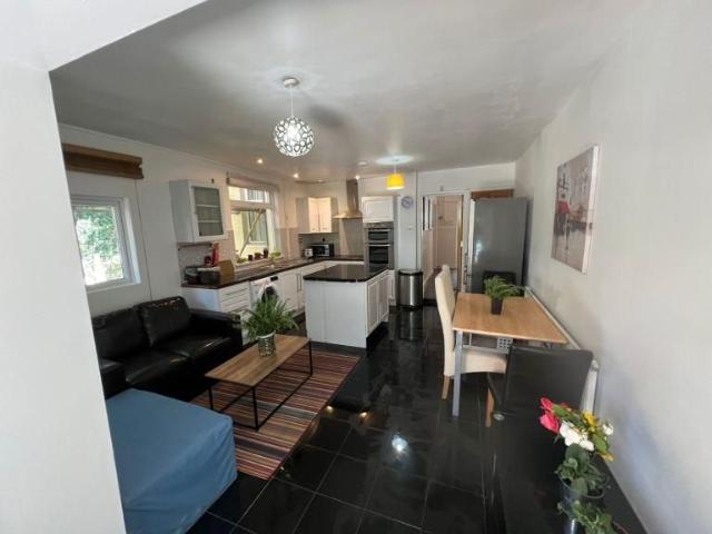 1 bedroom in a house share to rent