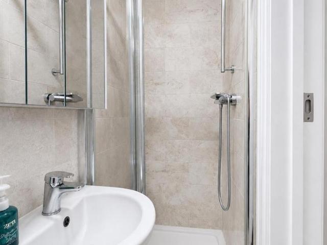 1 bedroom in a house share to rent