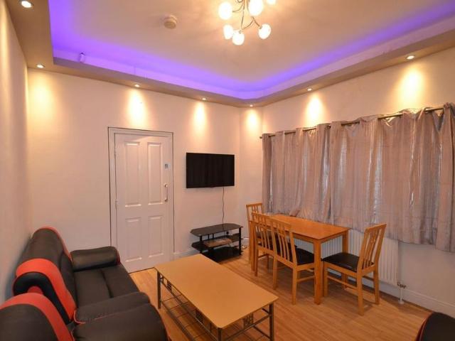 1 bedroom in a house share to rent