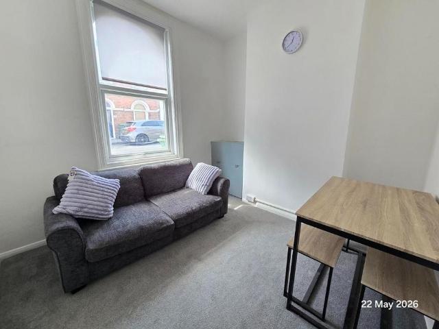 1 bedroom in a house share to rent