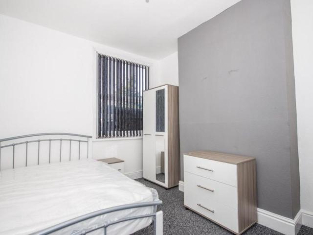 1 bedroom in a house share to rent