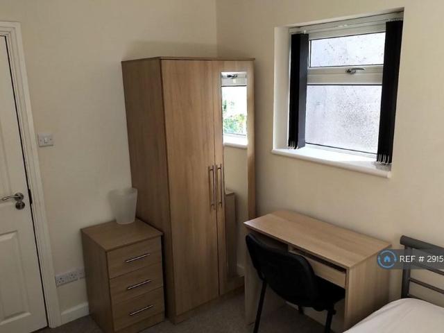 1 bedroom in a house share to rent