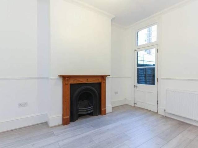 1 bedroom in a house share to rent