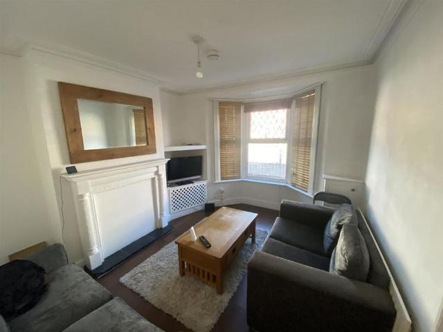 1 bedroom in a house share to rent