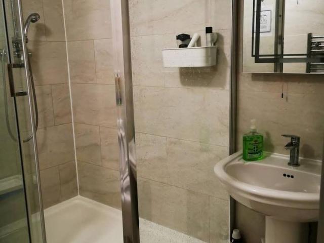 1 bedroom in a house share to rent