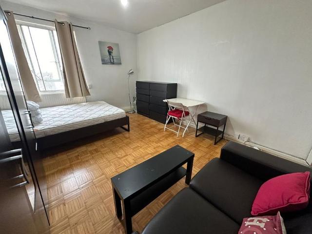 1 bedroom in a house share to rent