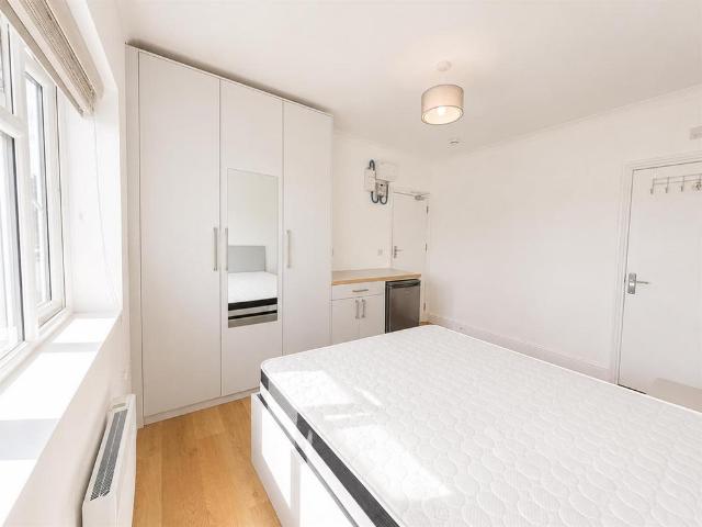 1 bedroom in a house share to rent