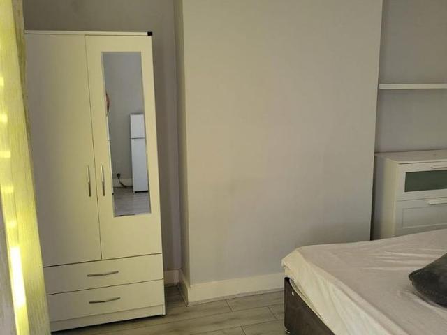1 bedroom in a house share to rent