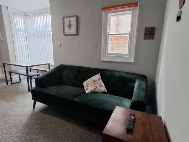 1 bedroom in a house share to rent