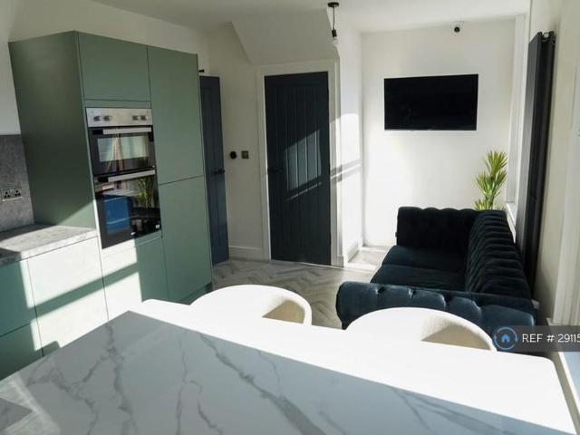 1 bedroom in a house share to rent