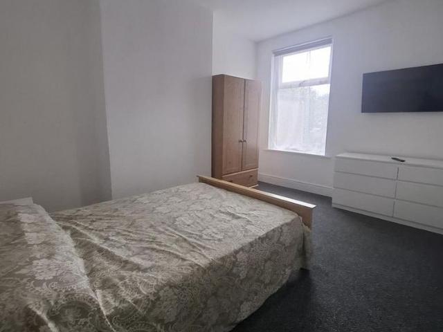 1 bedroom in a house share to rent