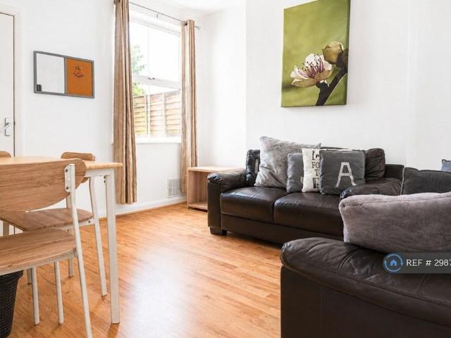 1 bedroom in a house share to rent