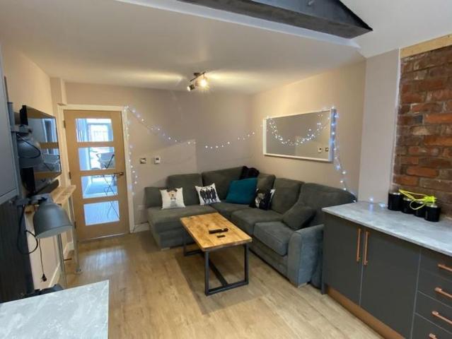 1 bedroom in a house share to rent