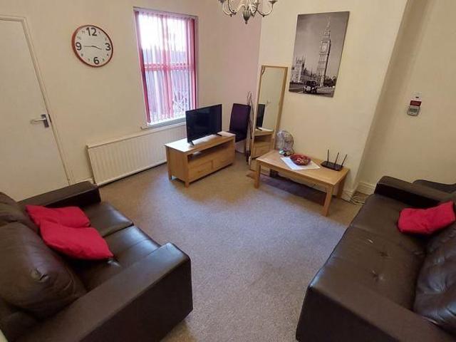 1 bedroom in a house share to rent