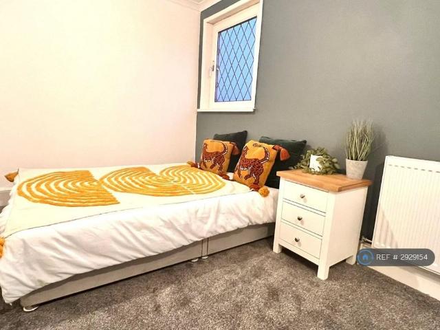 1 bedroom in a house share to rent