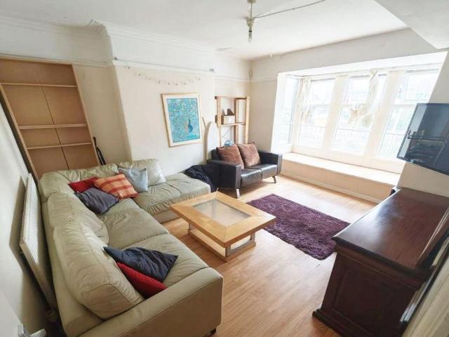 1 bedroom in a house share to rent