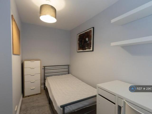 1 bedroom in a house share to rent