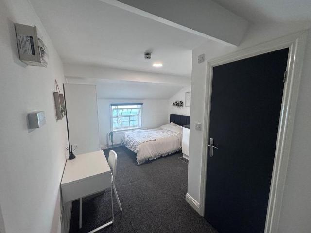 1 bedroom in a house share to rent