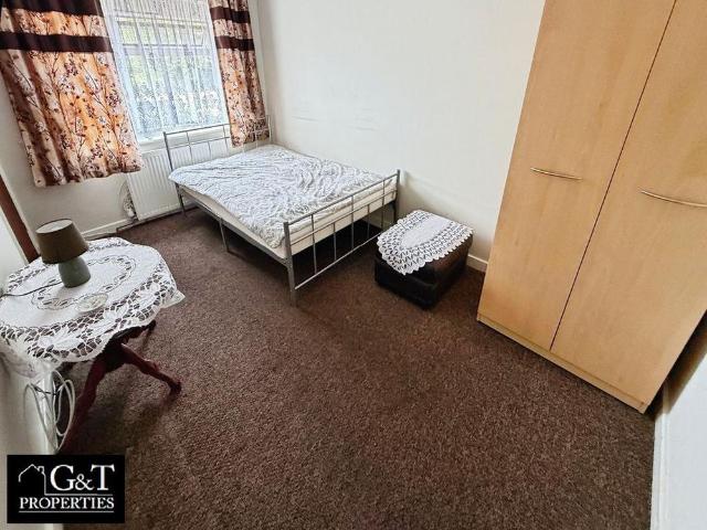 1 bedroom in a house share to rent