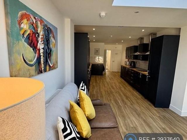 1 bedroom in a house share to rent