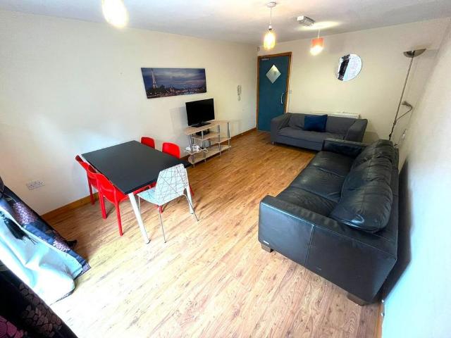 1 bedroom in a house share to rent