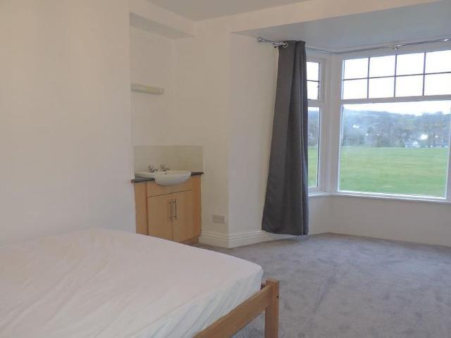 1 bedroom in a house share to rent
