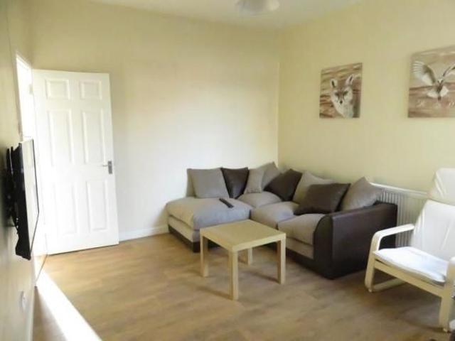 1 bedroom in a house share to rent
