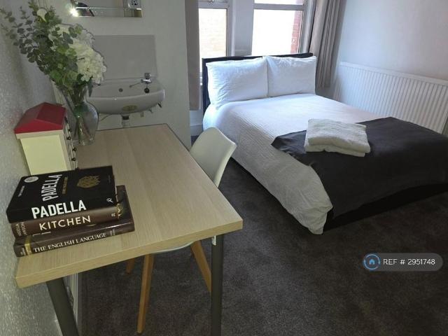 1 bedroom in a house share to rent