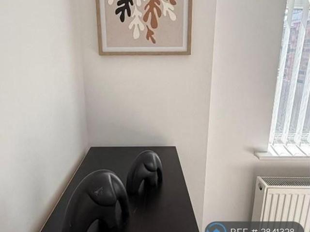 1 bedroom in a house share to rent