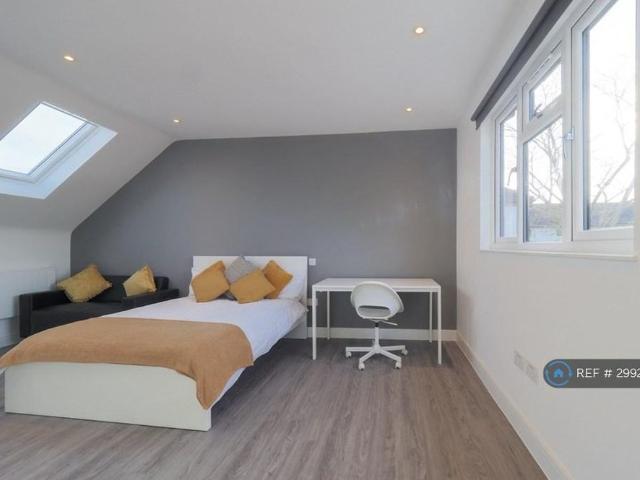 1 bedroom in a house share to rent