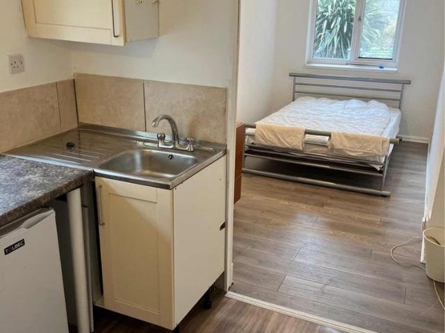 1 bedroom in a house share to rent