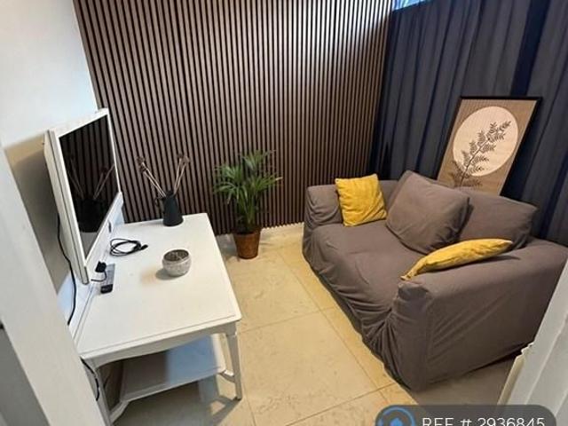 1 bedroom in a house share to rent