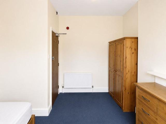 1 bedroom in a house share to rent