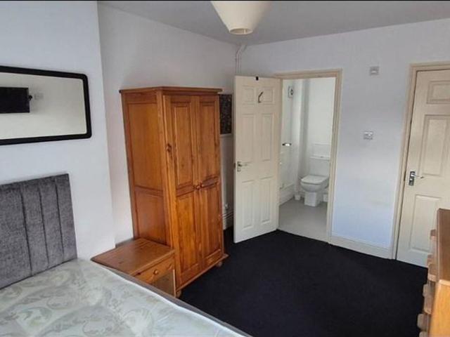 1 bedroom in a house share to rent