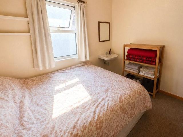 1 bedroom in a house share to rent