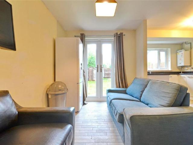1 bedroom in a house share to rent