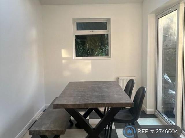 1 bedroom in a house share to rent