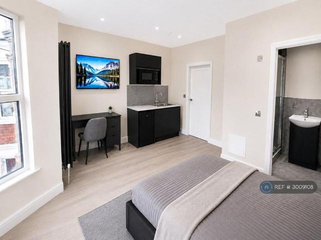 1 bedroom in a house share to rent