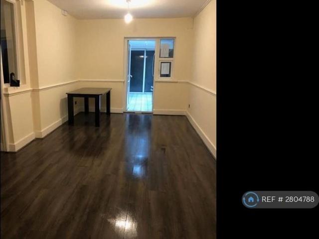 1 bedroom in a house share to rent