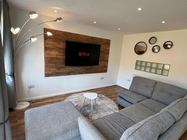 1 bedroom in a house share to rent