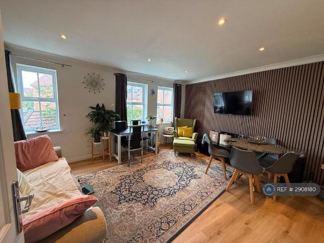 1 bedroom in a house share to rent